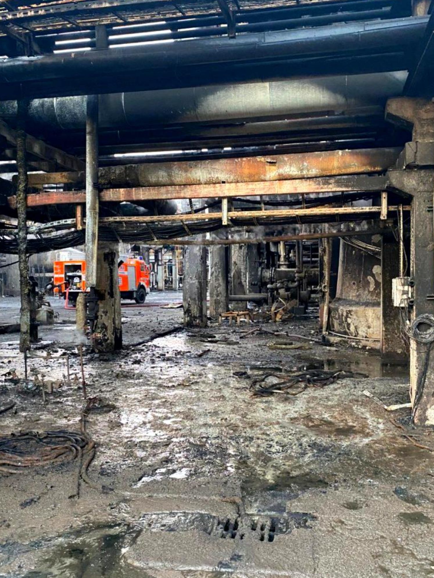 Primele imagini după incendiul puternic produs la Năvodari. Cum arată ...