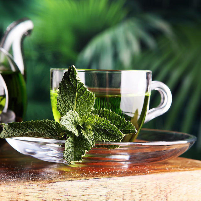 Ceaiuri pentru glanda tiroidă: Soluții garantate de farmacia naturii