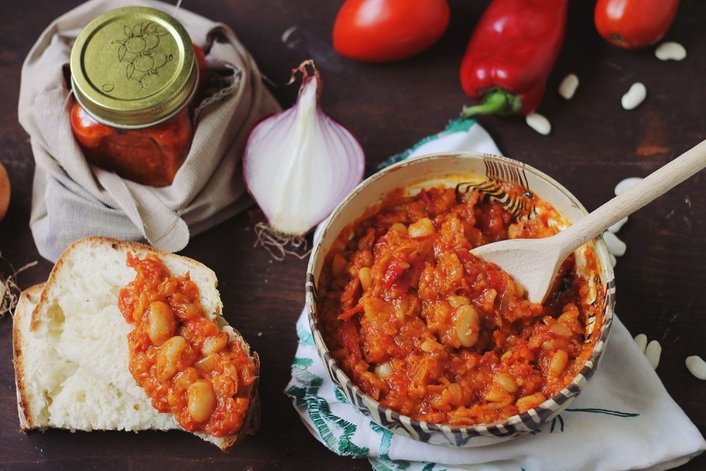 Zacusca de fasole boabe: Rețeta unui gust delicios pentru iernile ...