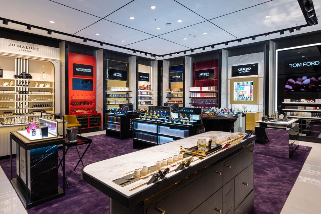 Obsentum a inaugurat primul boutique de parfumerie din regiune, în ...