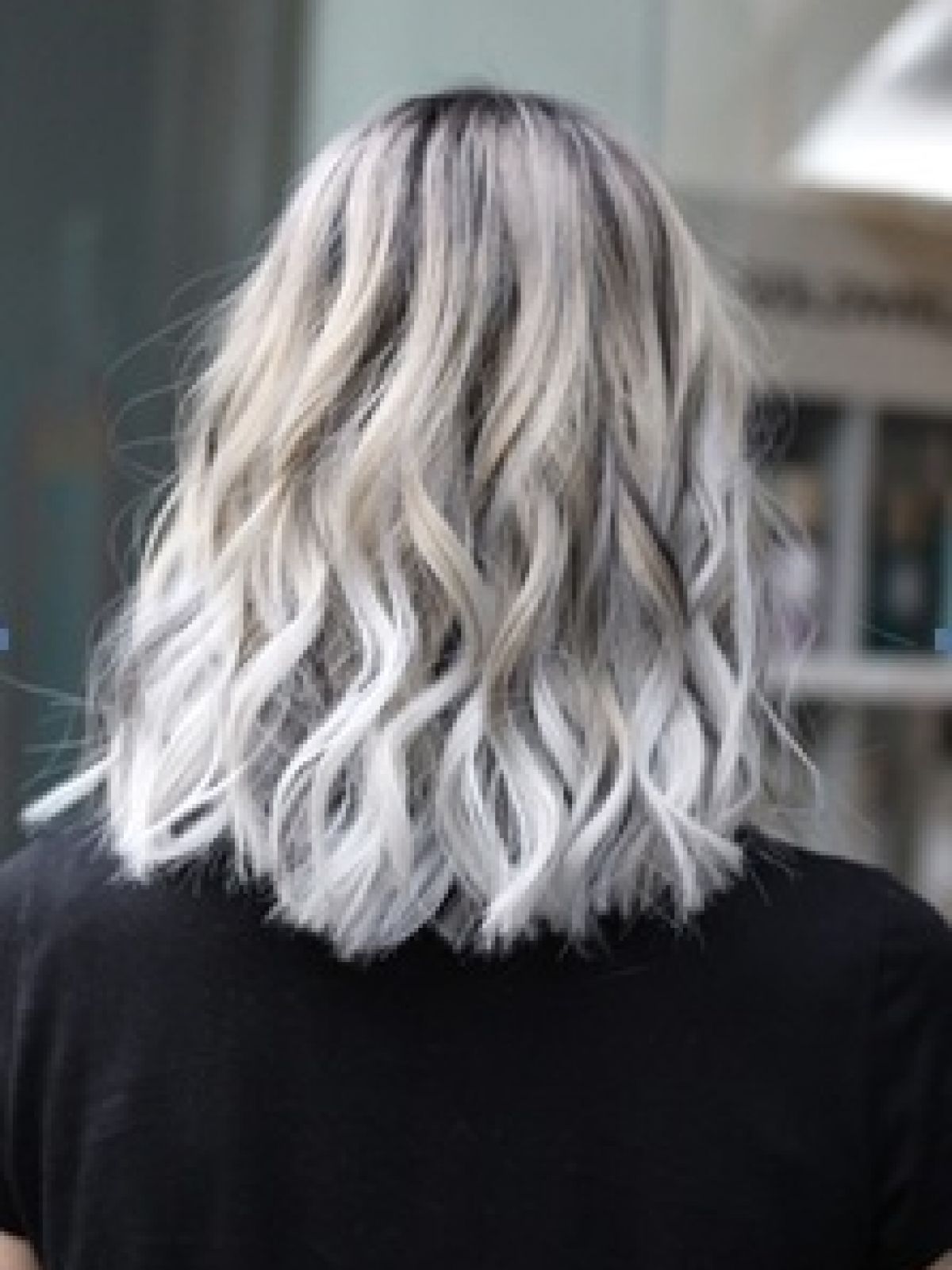 Nuanțator gri: Cum alegi produsul care nu-ți va distruge părul