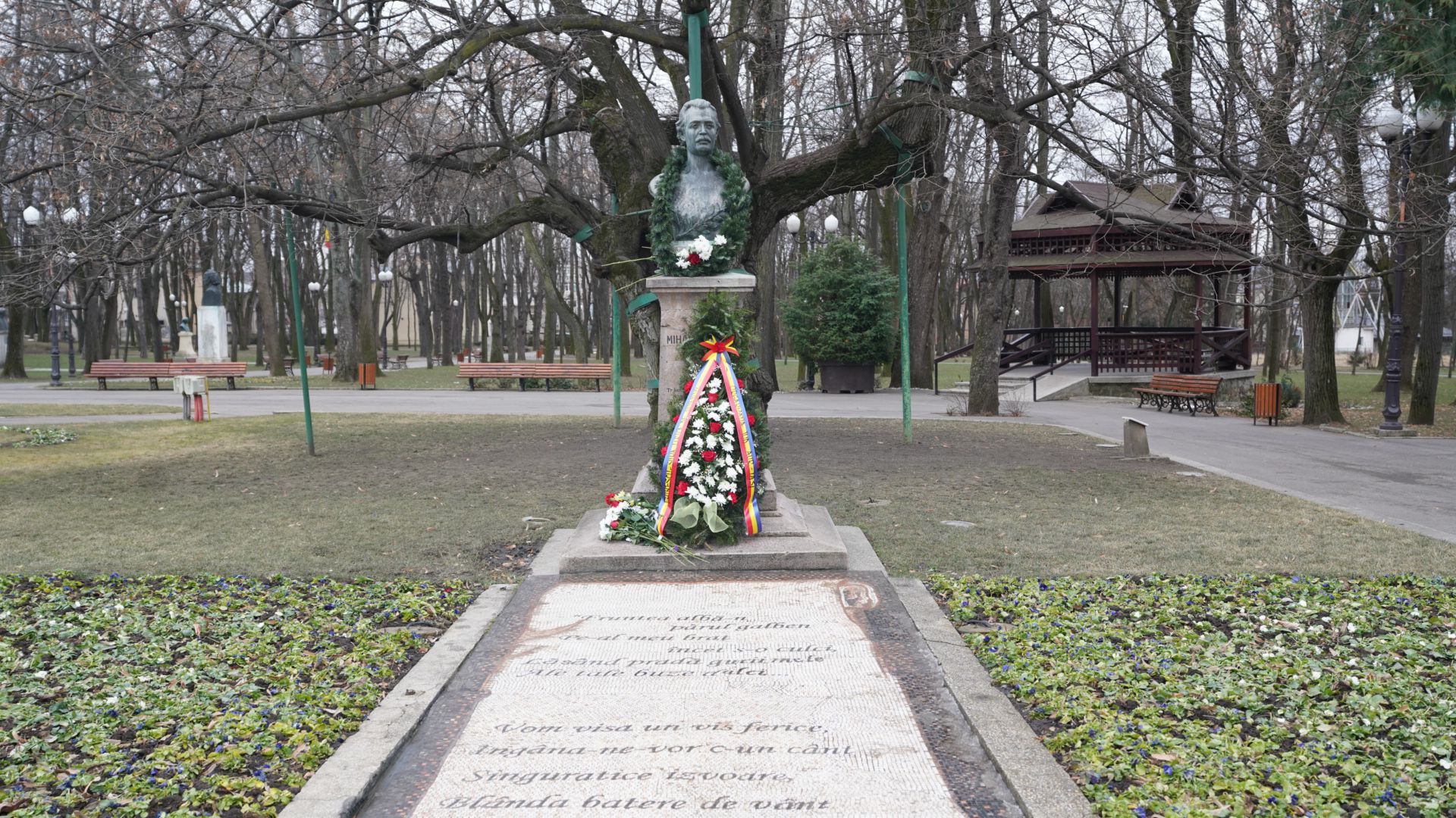 Membrii formațiunii politice AUR au venit la Teiul lui Eminescu ...