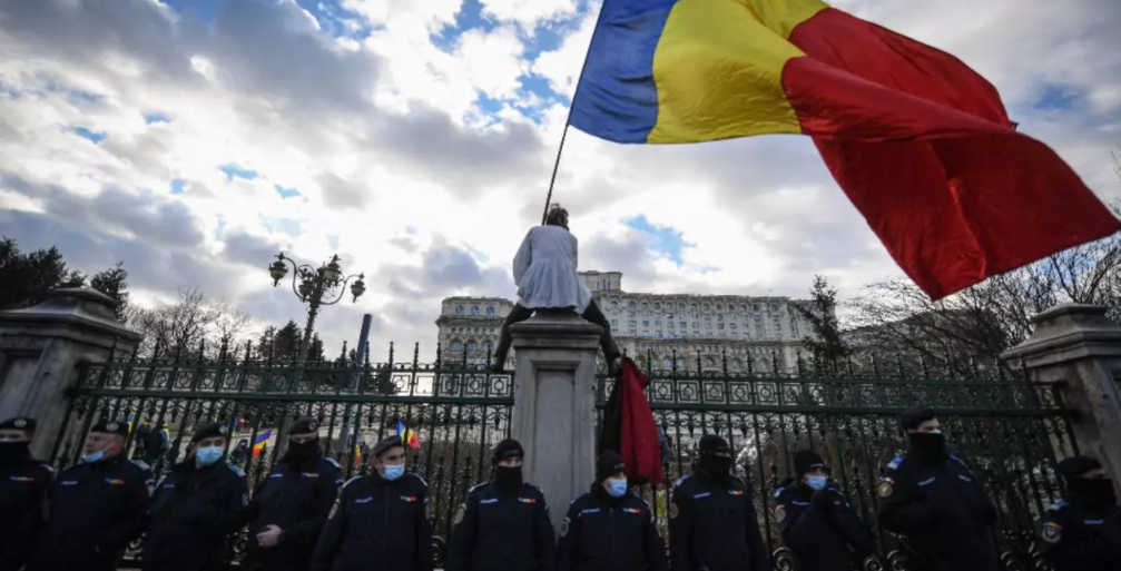 Noi proteste în Bucureşti. Se cere demisia lui Alexandru Rafila ...