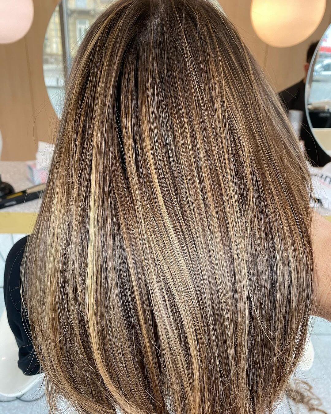 Păr șaten cu șuvițe platinate: Cum să obții culoarea dorită fără să-ți ...