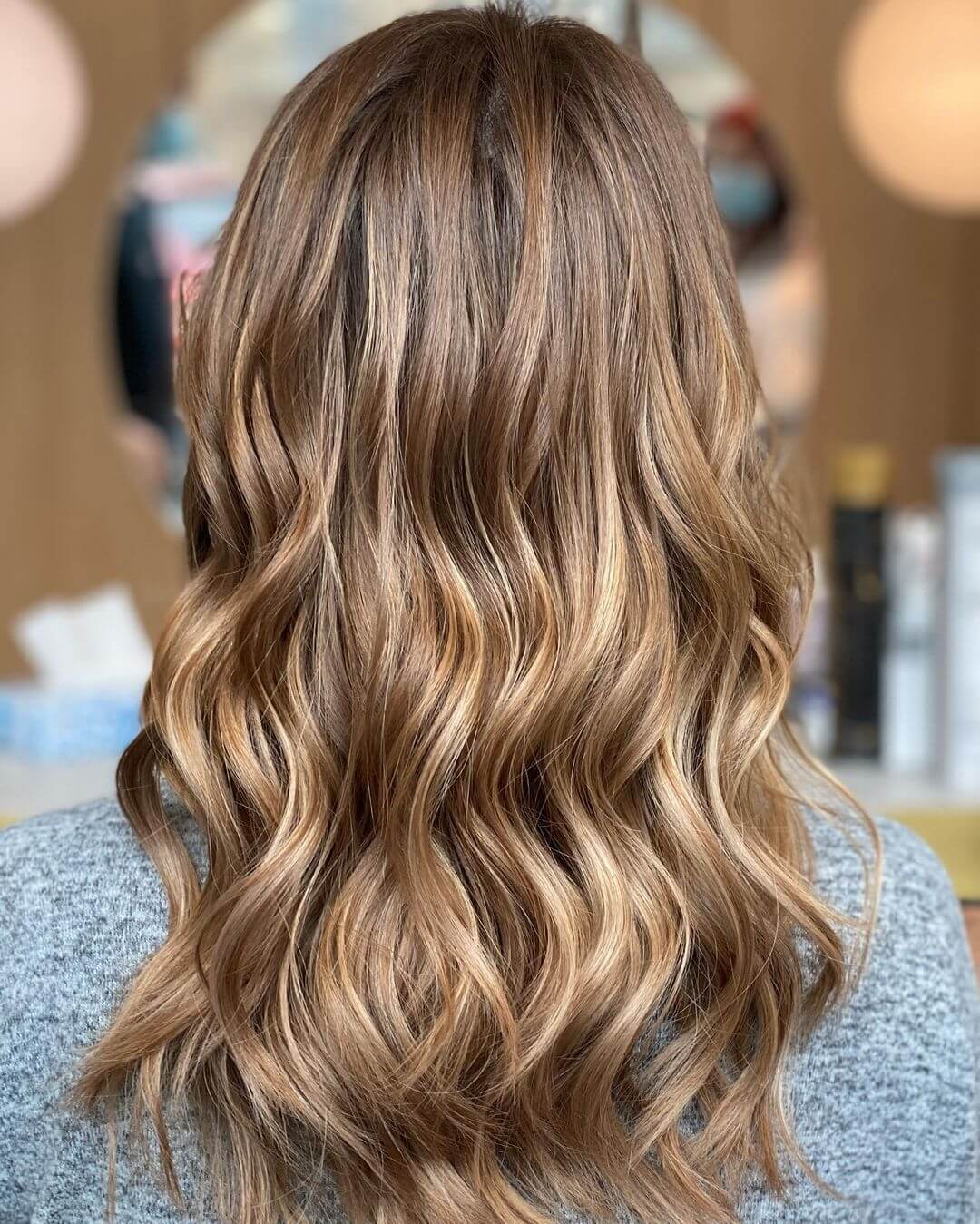 Păr șaten cu șuvițe platinate: Cum să obții culoarea dorită fără să-ți ...