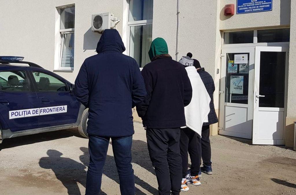 Au traversat înot râul Tisa pentru a ajunge în România. La ce gesturi