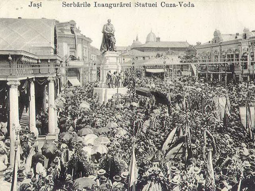 Emblemă a Iaşului, statuia lui Alexandru Ioan Cuza a împlinit 110 ani ...