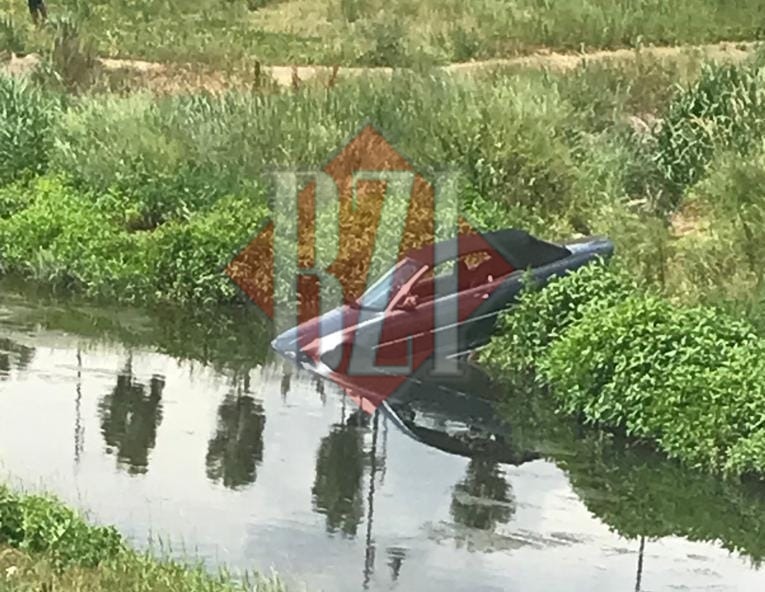 Un BMW decapotabil a zburat în Bahlui! Din fericire nu sunt victime ...