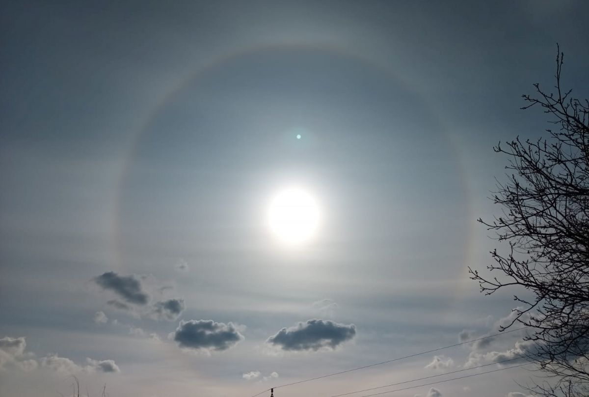Curcubeu în jurul Soarelui. Ce este haloul solar și cum se formează ...