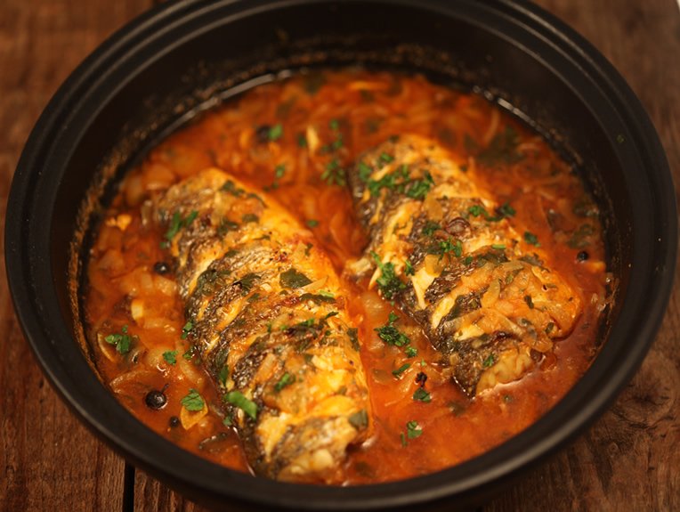 Plachie de macrou cu sos de roșii și usturoi. Rețetă savuroasă, ca la ...