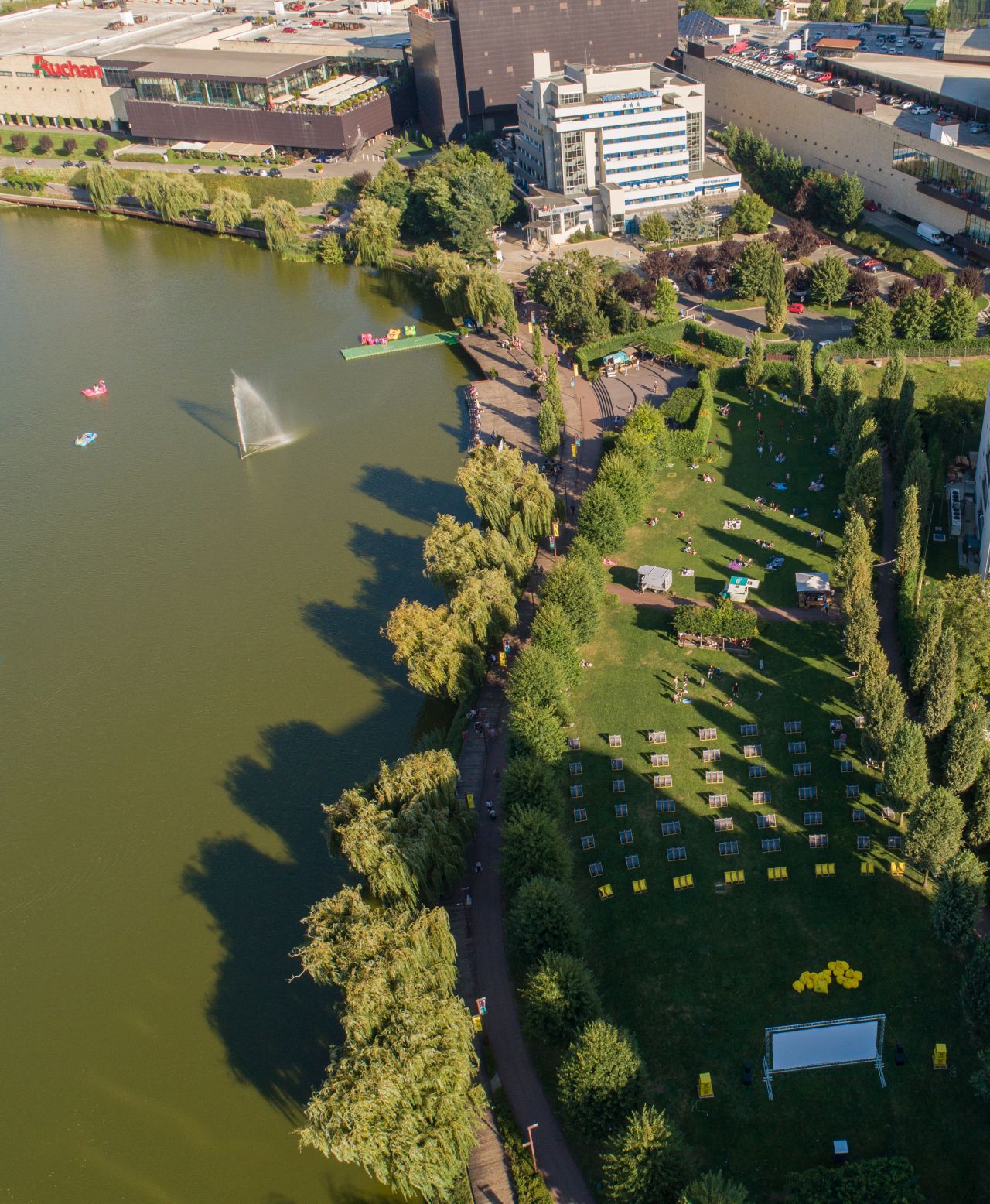 PESTE 300.000 DE EURO INVESTIŢIE ÎN PROMENADA ŞI PONTONUL DE PE MALUL ...