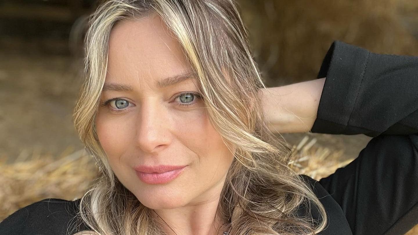 Cum arată Laura Cosoi în costum de baie, la două luni după ce a născut ...