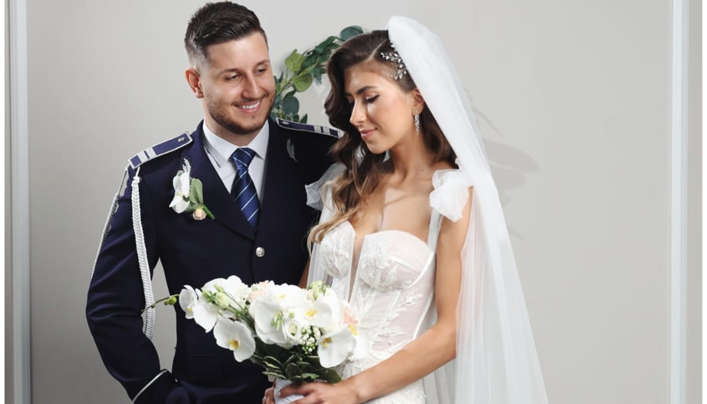 Un polițist ieșean s-a căsătorit în uniforma de serviciu. Imagini ...