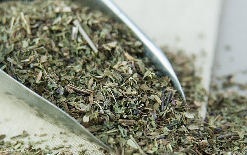 Busuioc uscat. Pentru ce este utilizat condimentul aromatic?