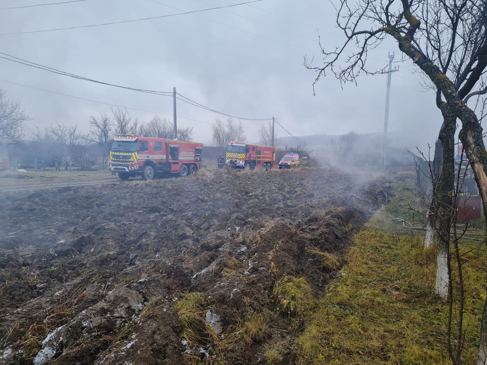 Incendiu la o casă în judeţul Iaşi. Pompierii intervin la faţa locului ...