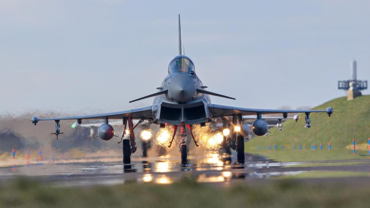 Avioane de vânătoare rusești au fost interceptate deasupra Golfului ...