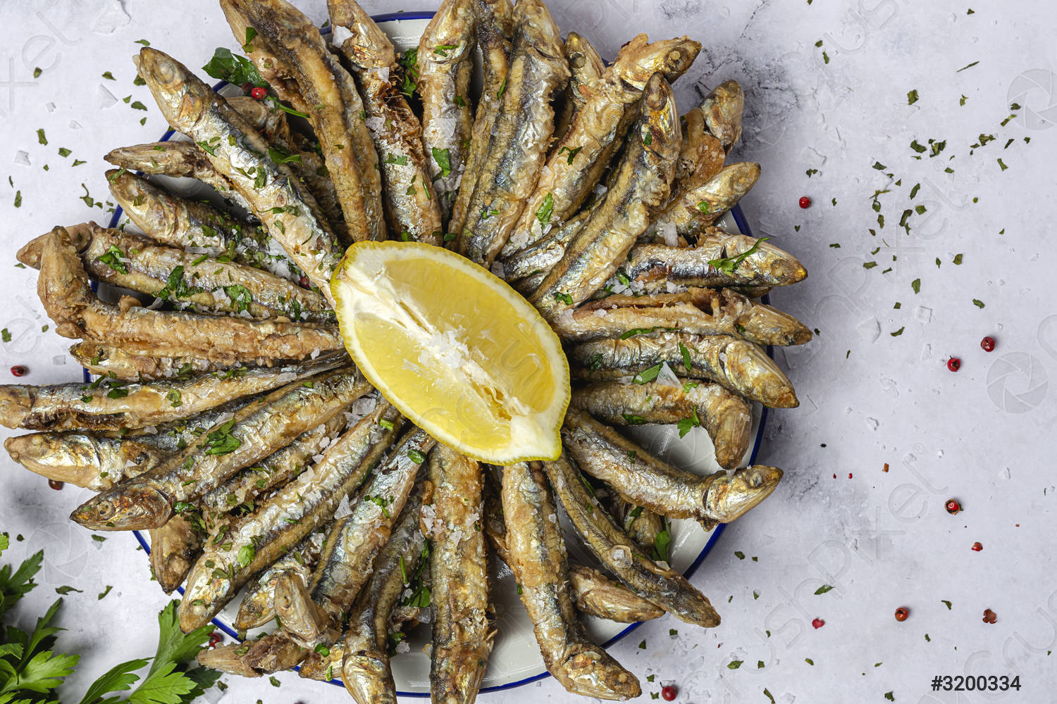 Hamsii prăjite. Ce vitamine se conțin în acest fel de mâncare?