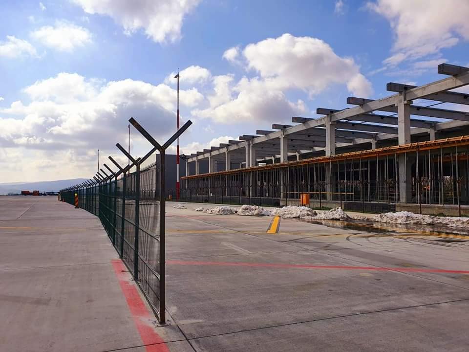 Continuă lucrările la Aeroportul Iaşi. Se vor realiza porţi suspendate ...