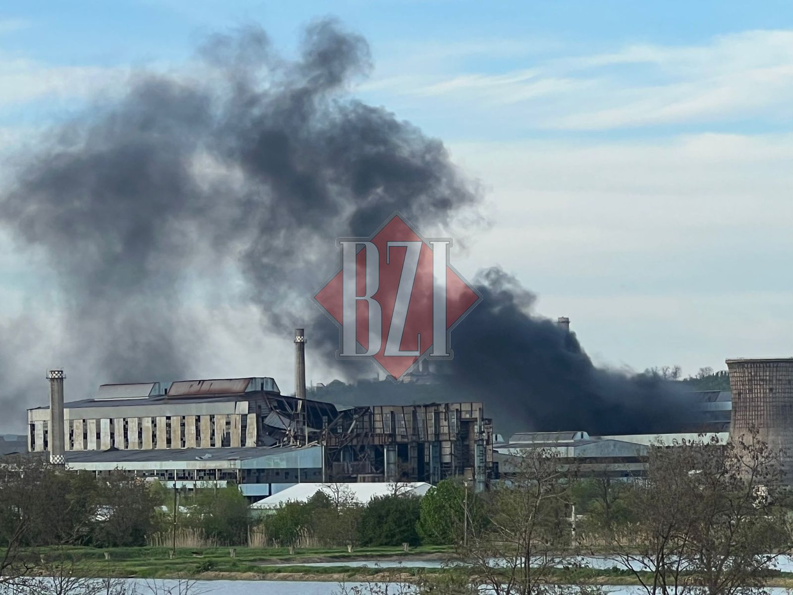 Incendiu la Fortus. Un fum negru împânzește marginea Iașului - EXCLUSIV ...