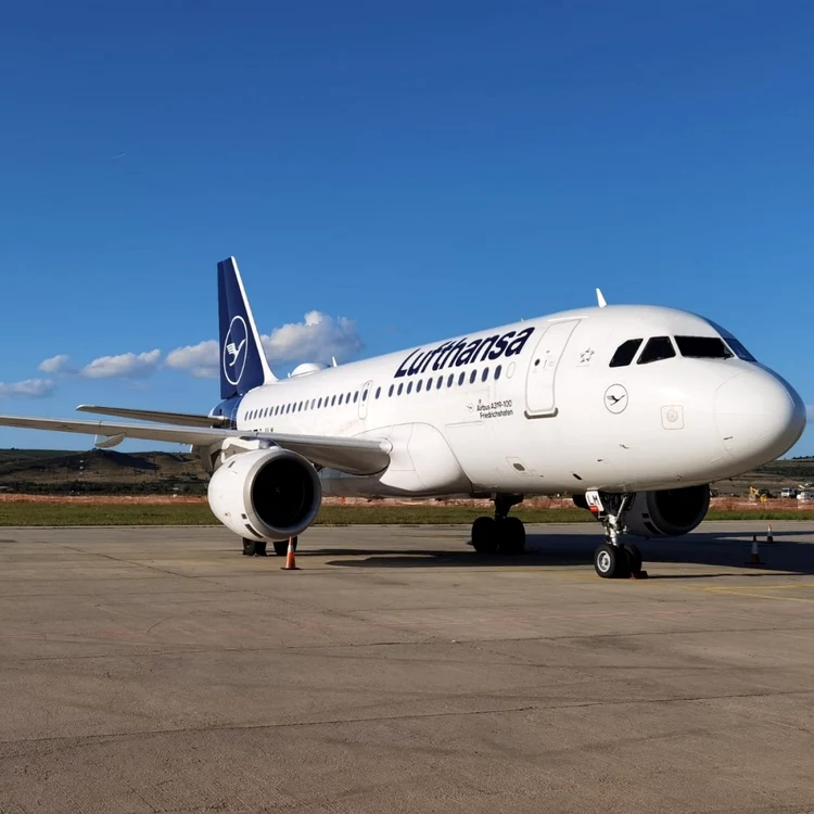 15 pasageri au fost coborâți din avionul Cluj - Munchen pentru că erau ...