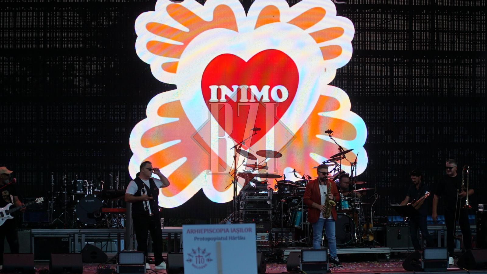 Ieșenii s-au adunat pe Stadionul „Emil Alexandrescu” Iași pentru a se ...