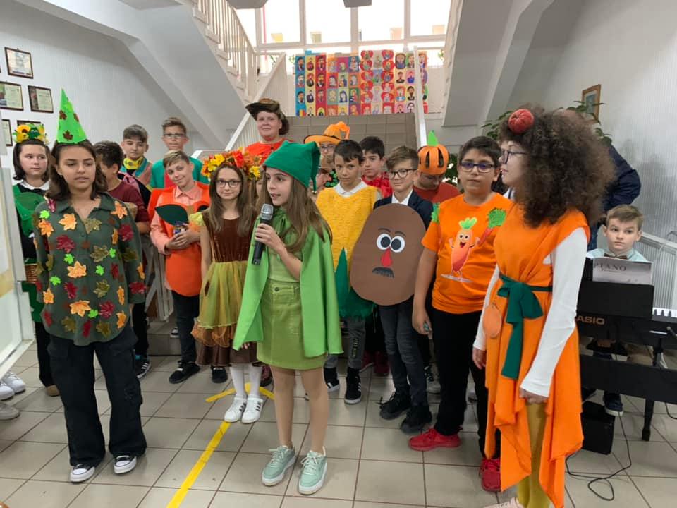 Școala Gimnazială „Alecu Russo” Iași, la ceas aniversar - FOTO • Buna ...