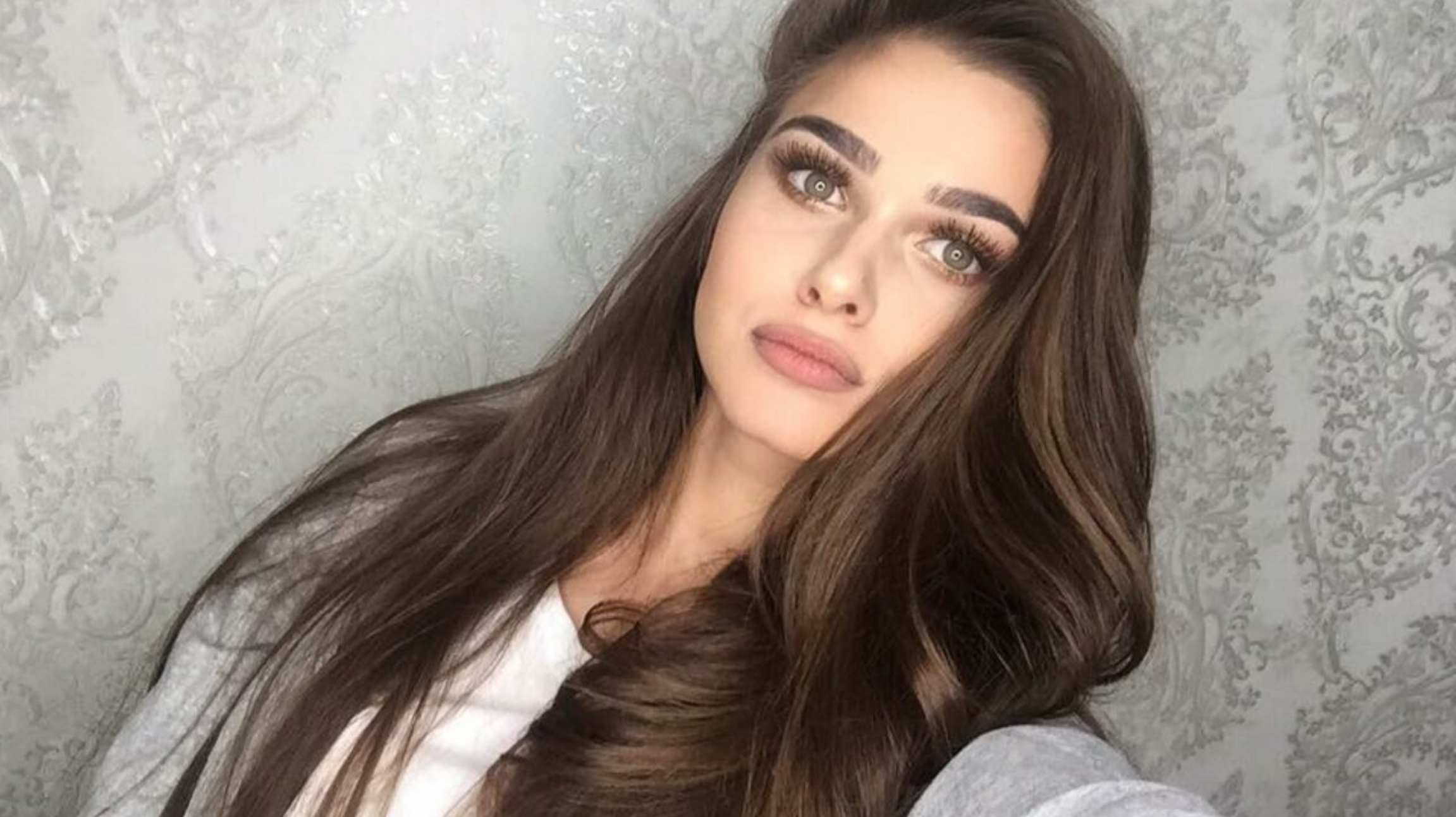 Ce frumușică era Theo Rose în copilărie. Cu greu poate fi recunoscută din acele imagini • Buna ...