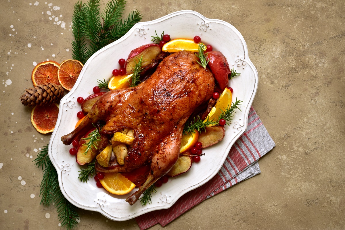 Friptură de rață la ceaun. O mâncare delicioasă pentru mesele în ...