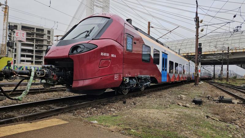 A ajuns în București primul tren electric de la Alstom. Iată cum arată ...