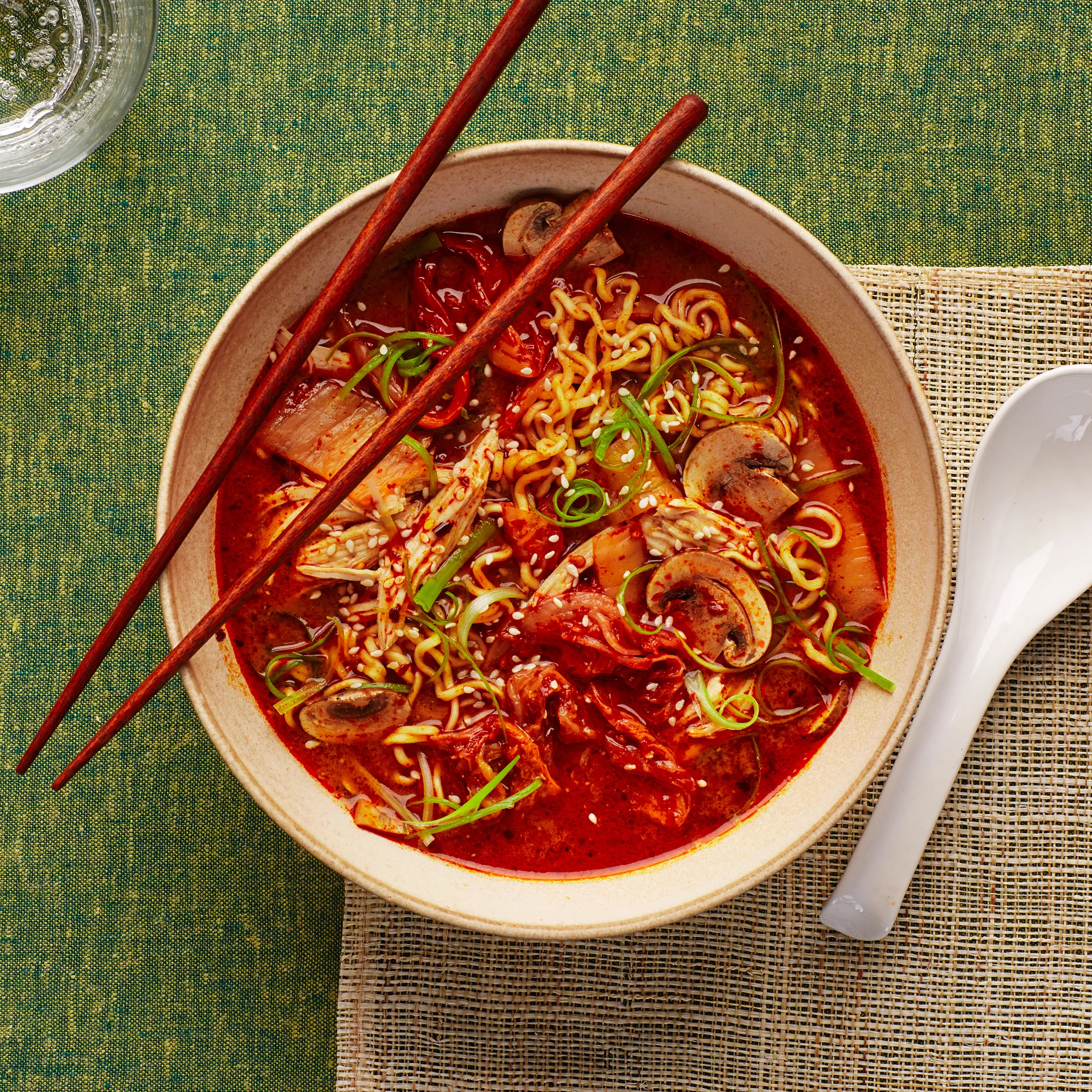 Rețetă clasică de ramen picant. Cum să obții un gust autentic coreean