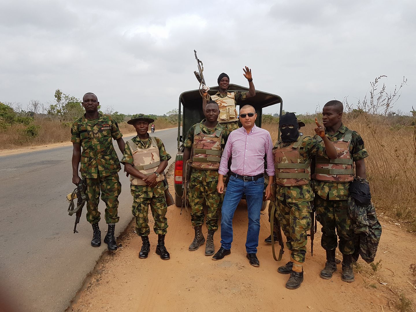 BZI.ro - El este ieșeanul care este păzit 24 de ore din 24 de șase ...