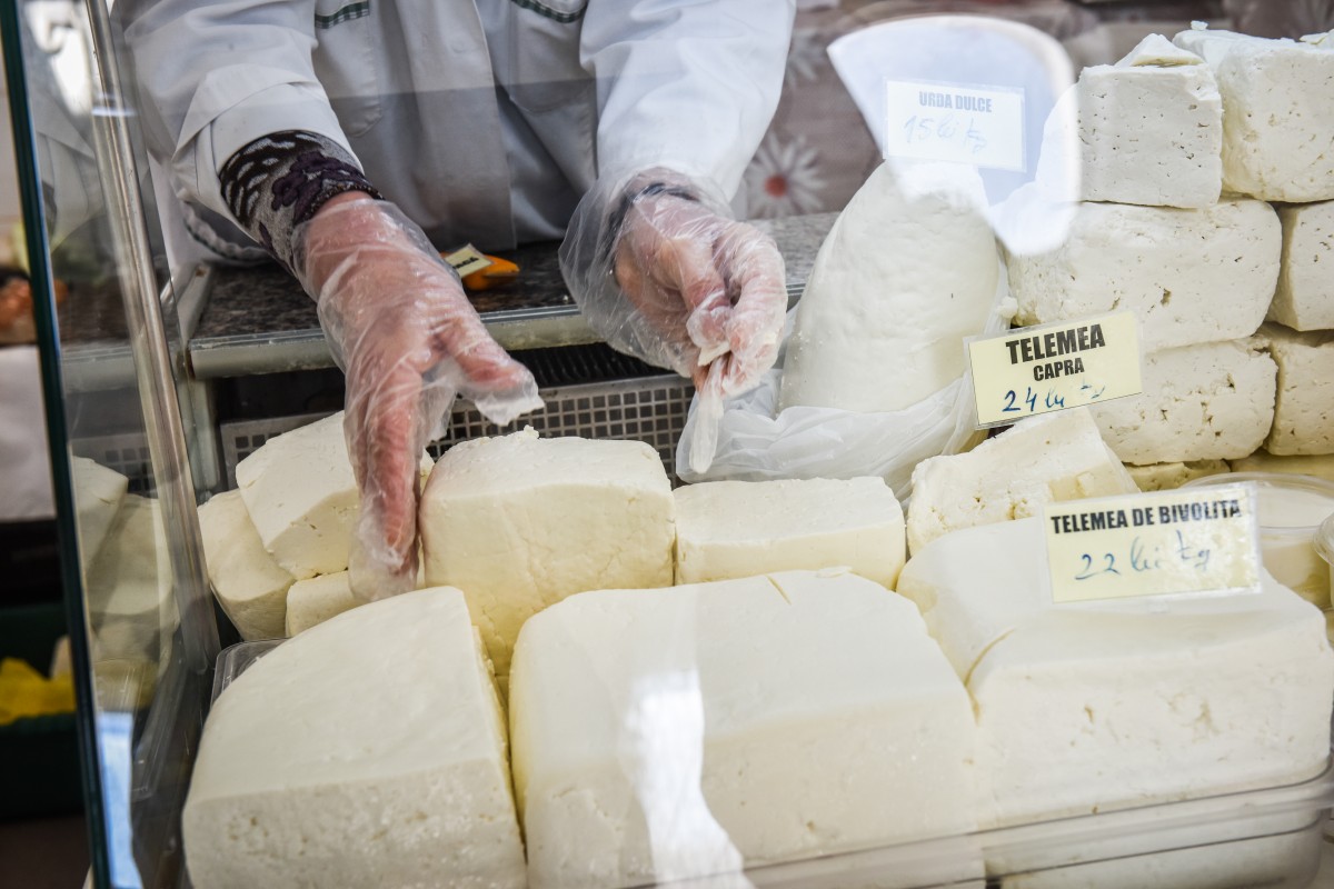 La ce trebuie să fii atent când cumperi brânză: Te vei gândi de două ...