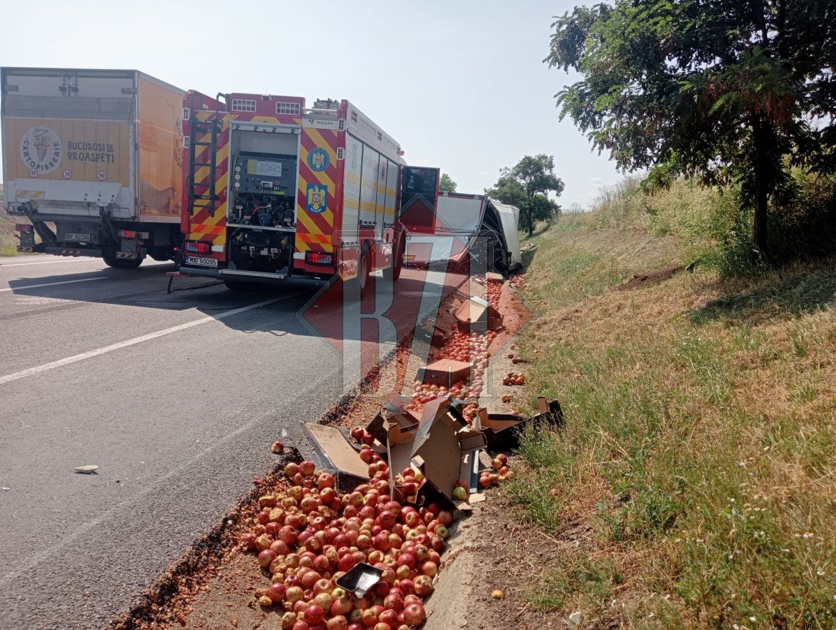 Un TIR plin cu mere s-a răsturnat la Strunga • Buna Ziua Iasi • BZI.ro