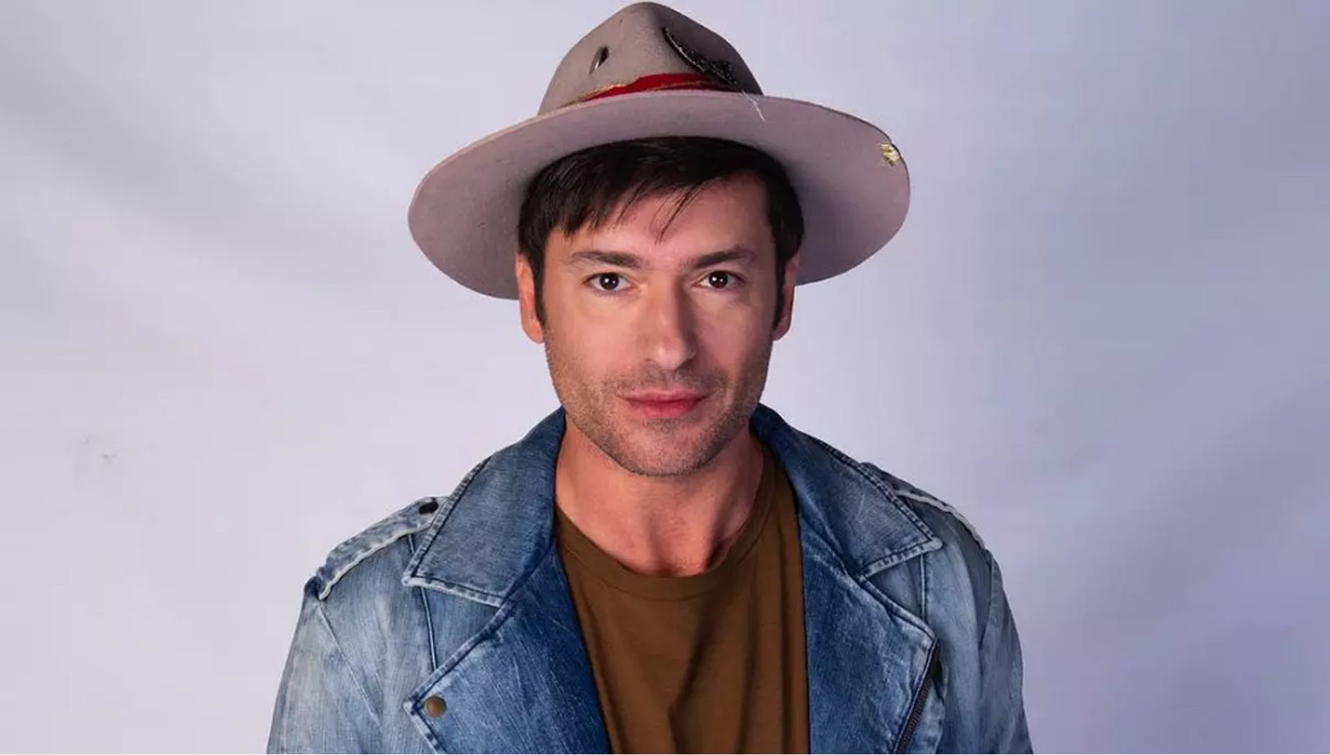 Radu Vâlcan are un frate cu 11 ani mai mic. Cu ce se ocupă tânărul ...