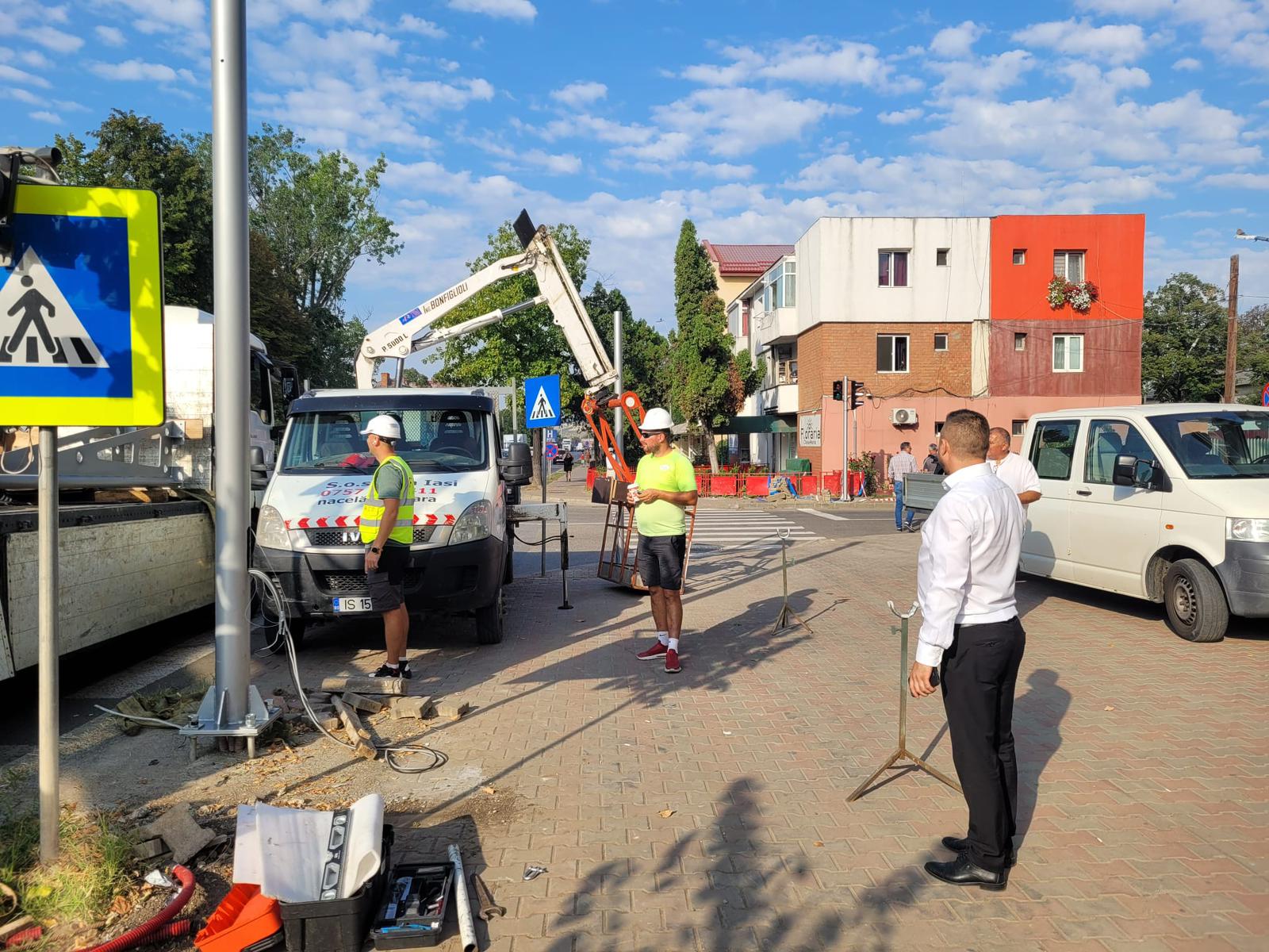 Semafoare de decor la Podu Iloaiei! Primarul spune că acestea vor ...